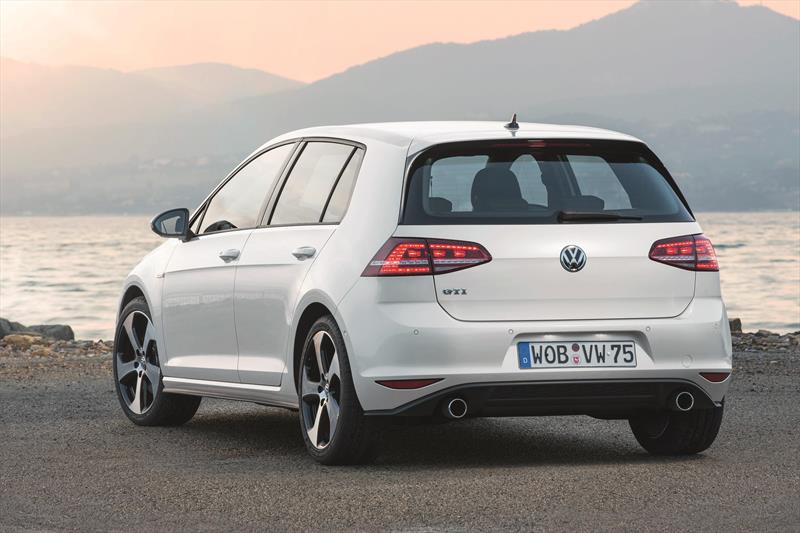 Volkswagen Golf GTI 2.0T DSG (2015)