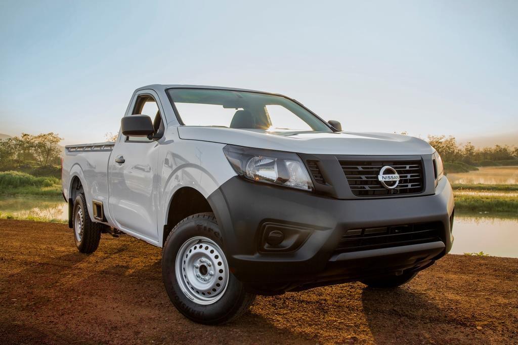Nissan NP300 2.5L Chasis Cabina Dh A/A Paquete de Seguridad (2018)