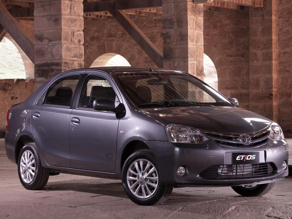 Toyota Etios Sedán XLS (2015)